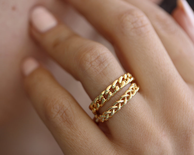 small chain wedding ring | sillyshinydiamonds
