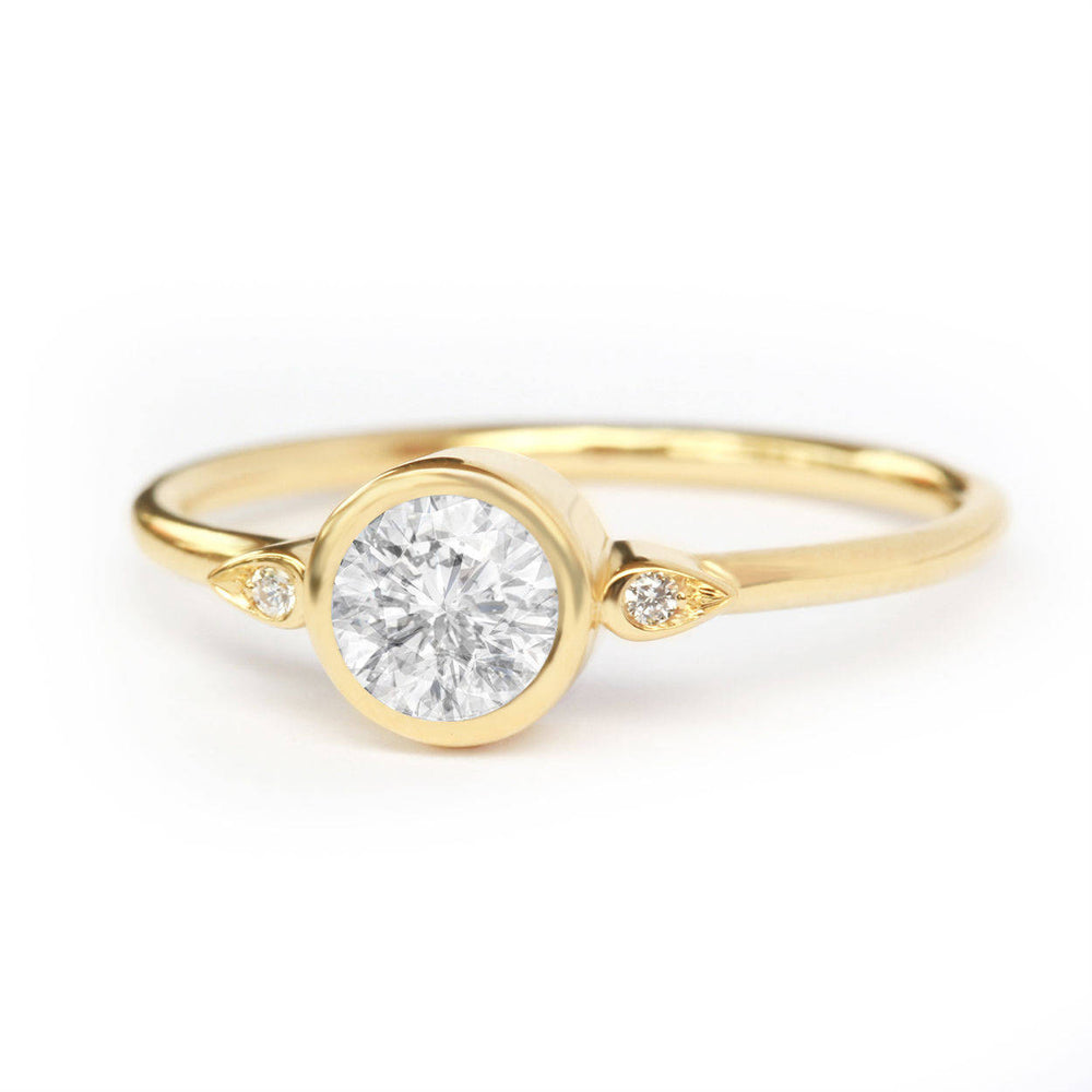 Kiss Plus, Solitaire Diamond Engagement Ring ♥ | sillyshinydiamonds